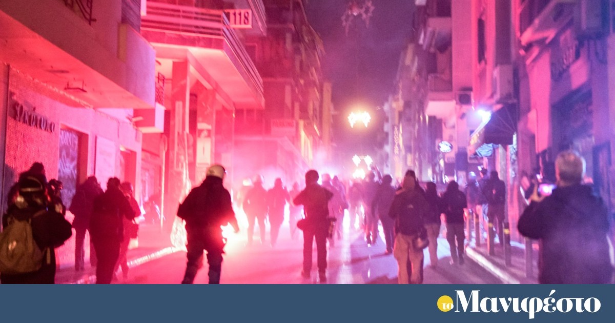 Επεισόδια σε Εξάρχεια και Θεσσαλονικη: Κουκουλοφόροι κατά ΜΑΤ με «βροχή ...