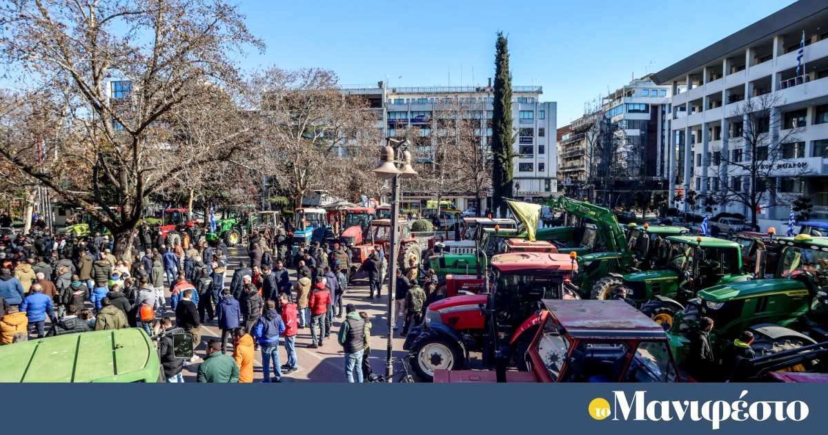 Λάρισα: στην κεντρική πλατεία με τα τρακτέρ οι αγρότες της περιοχής
