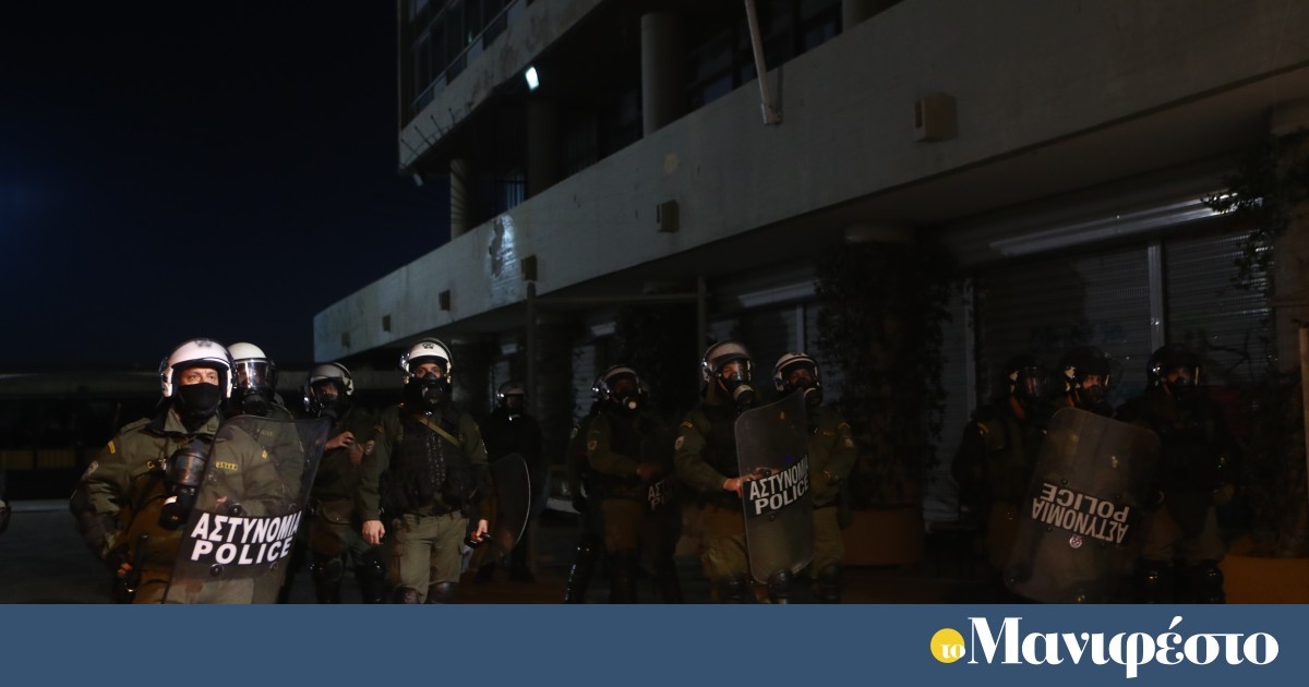 Επέμβαση των ΜΑΤ στη Νομική του ΑΠΘ για να λήξει η κατάληψη